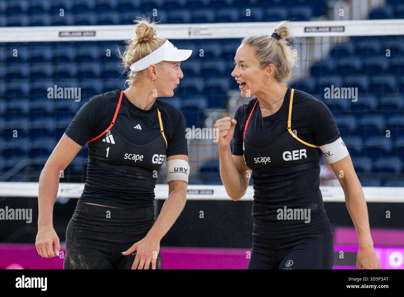 ADELAIDE, AUSTRALIA - NOVEMBER 17: Linda Bock (Player 1 - GER), Louisa ...
