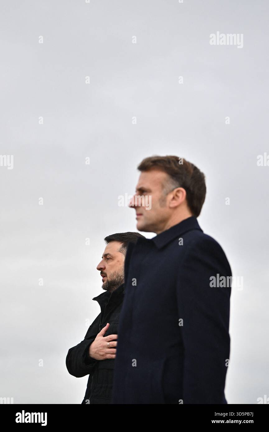French President Emmanuel Macron and Ukraine's President Volodymyr ...
