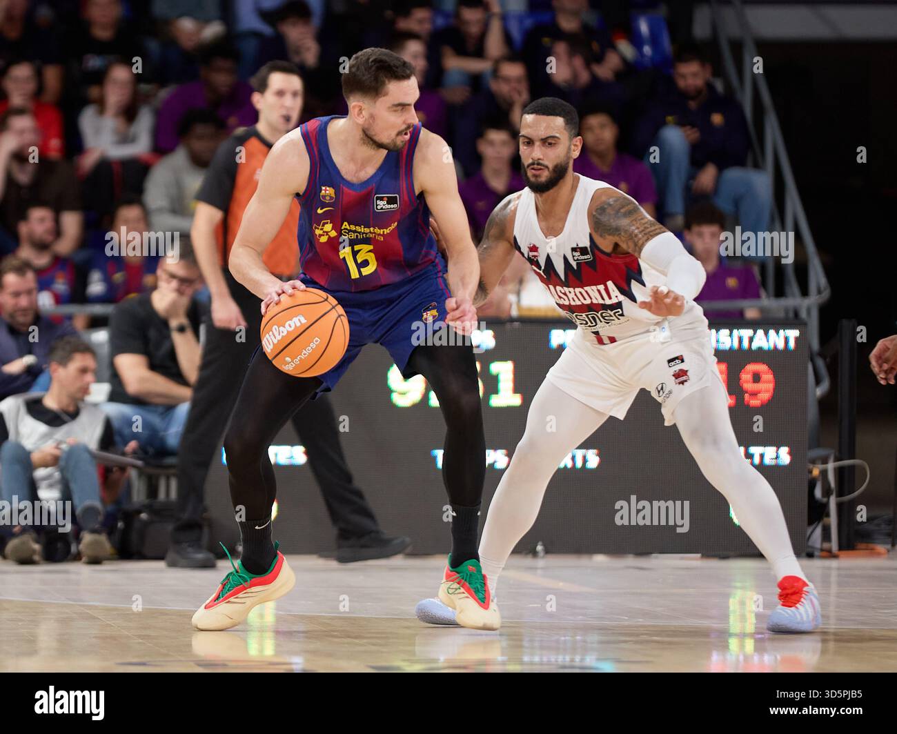 Tomas Satoransky of FC Barcelona in action with Markus Howard of Baskonia during the ACB regular ...