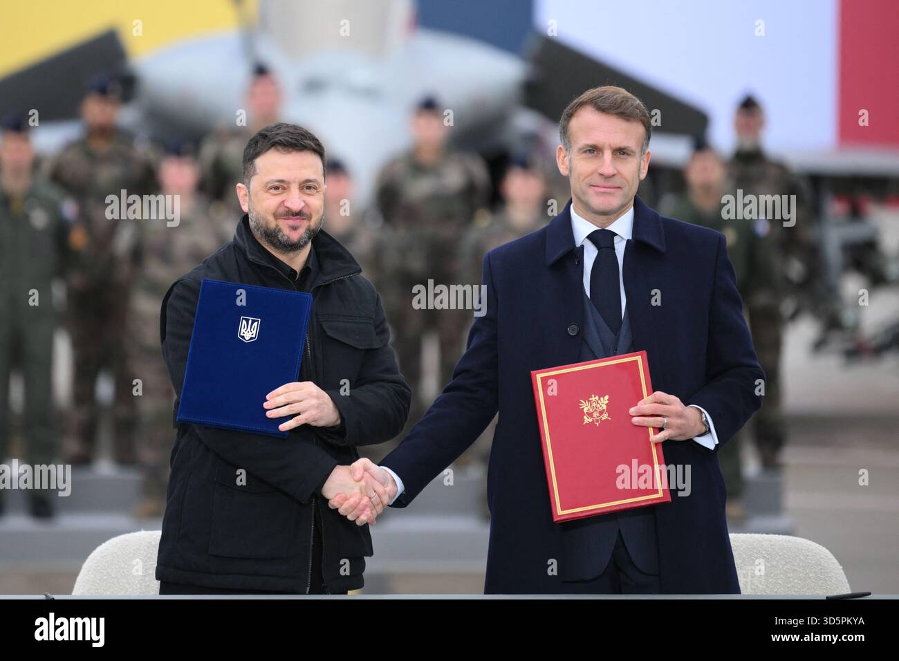 French President Emmanuel Macron and Ukraine's President Volodymyr ...