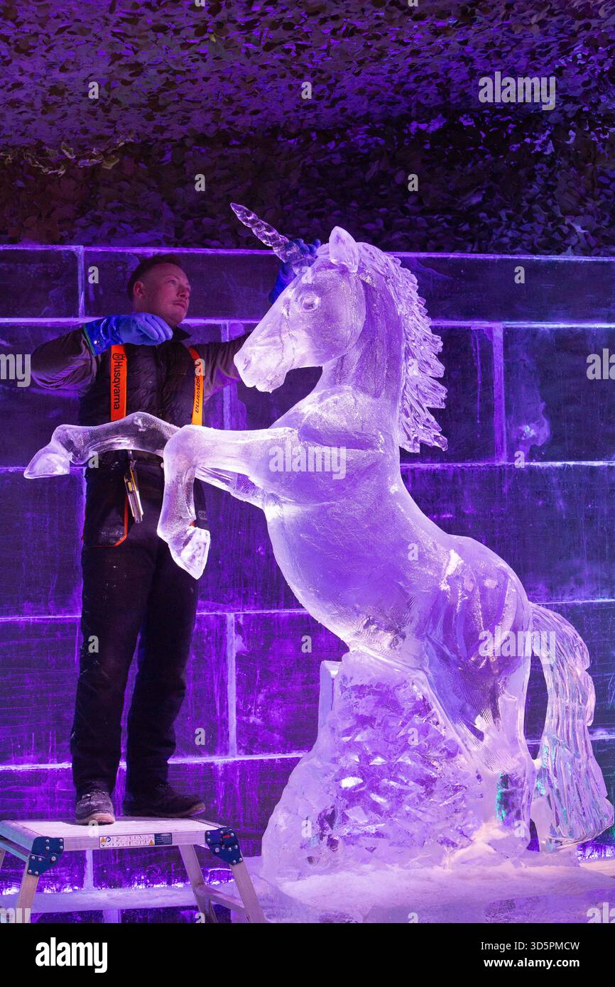 Edinburgh, Scotland, UK. 17th Nov, 2025. Photocall, Polar Ice Bar as a ...