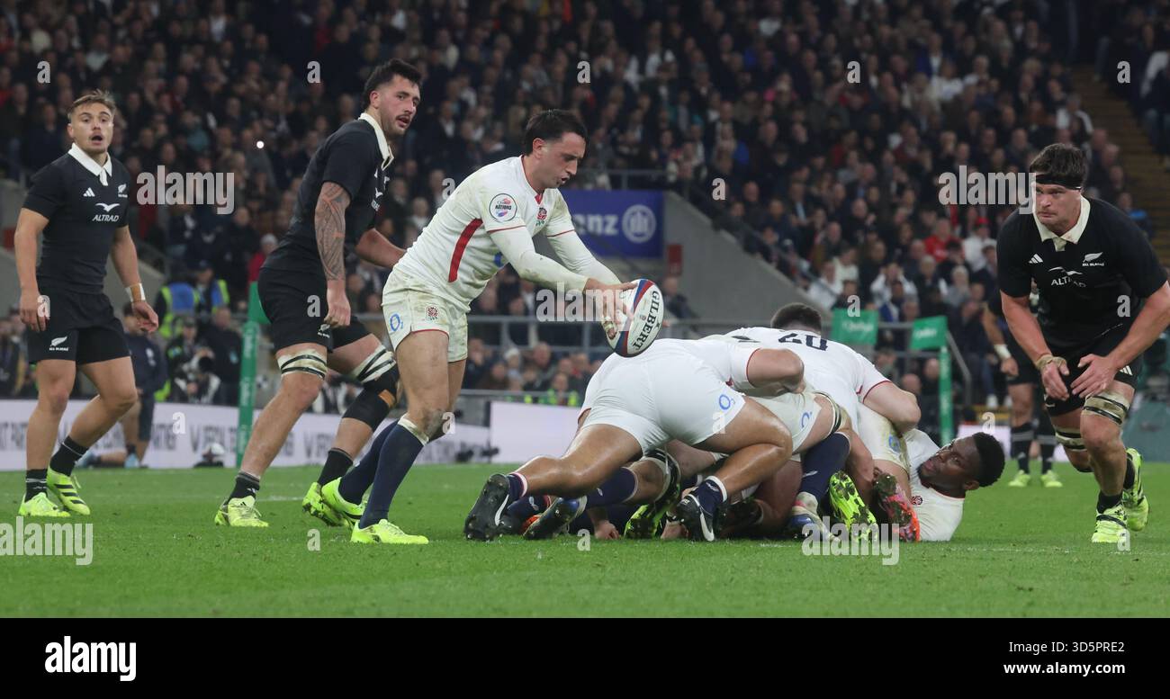 England's Alex Mitchell(Northampton Saints) and New Zealand's Scott ...