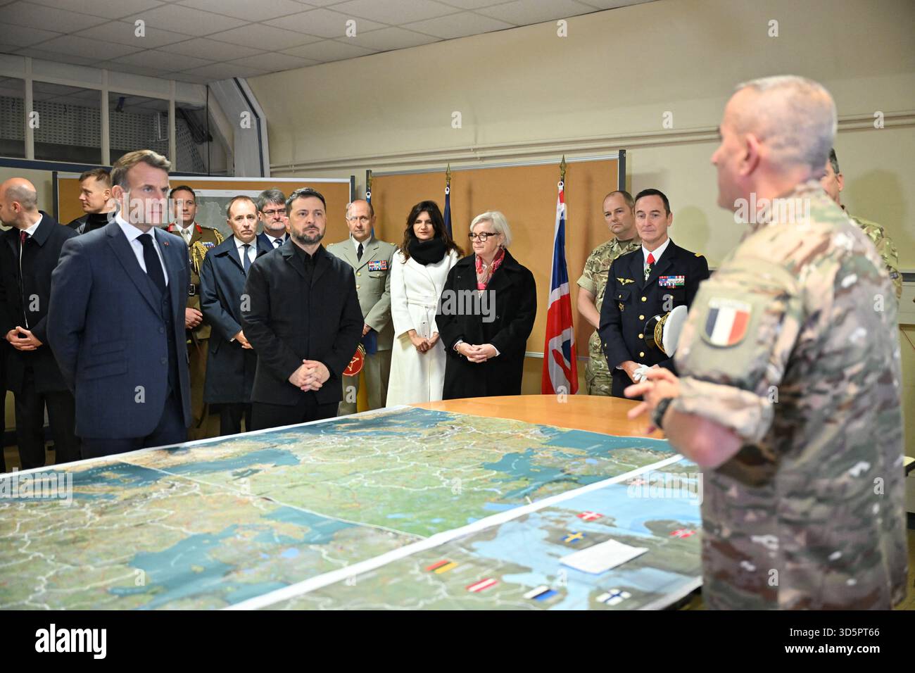 French President Emmanuel Macron, Ukraine's President Volodymyr ...