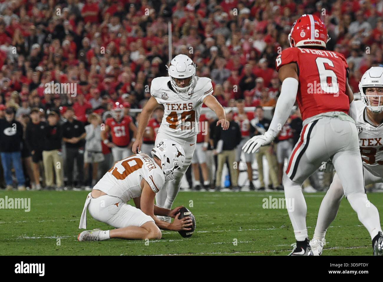 ATHENS, GA - NOVEMBER 15: Kicker Mason Shipley #49 of the Texas ...