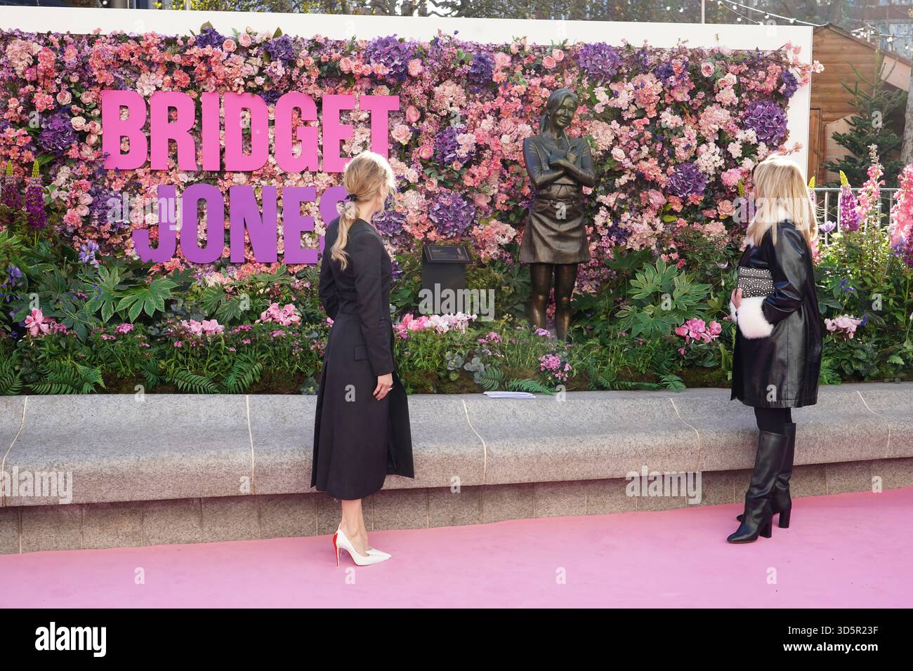 Renee Zellweger (left) and Helen Fielding attending the Bridget Jones ...