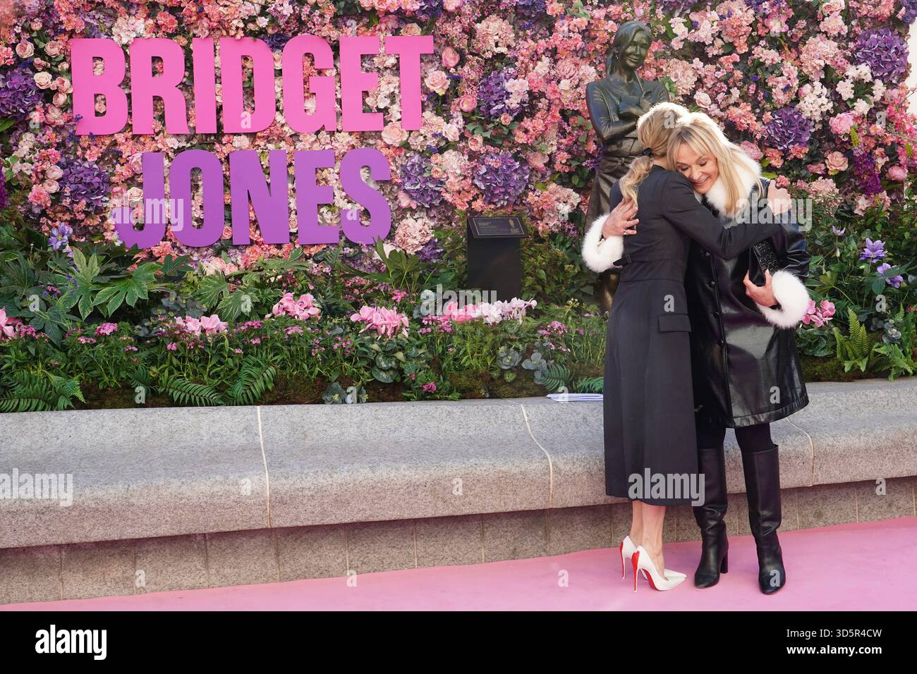 Renee Zellweger (left) and Helen Fielding attending the Bridget Jones ...