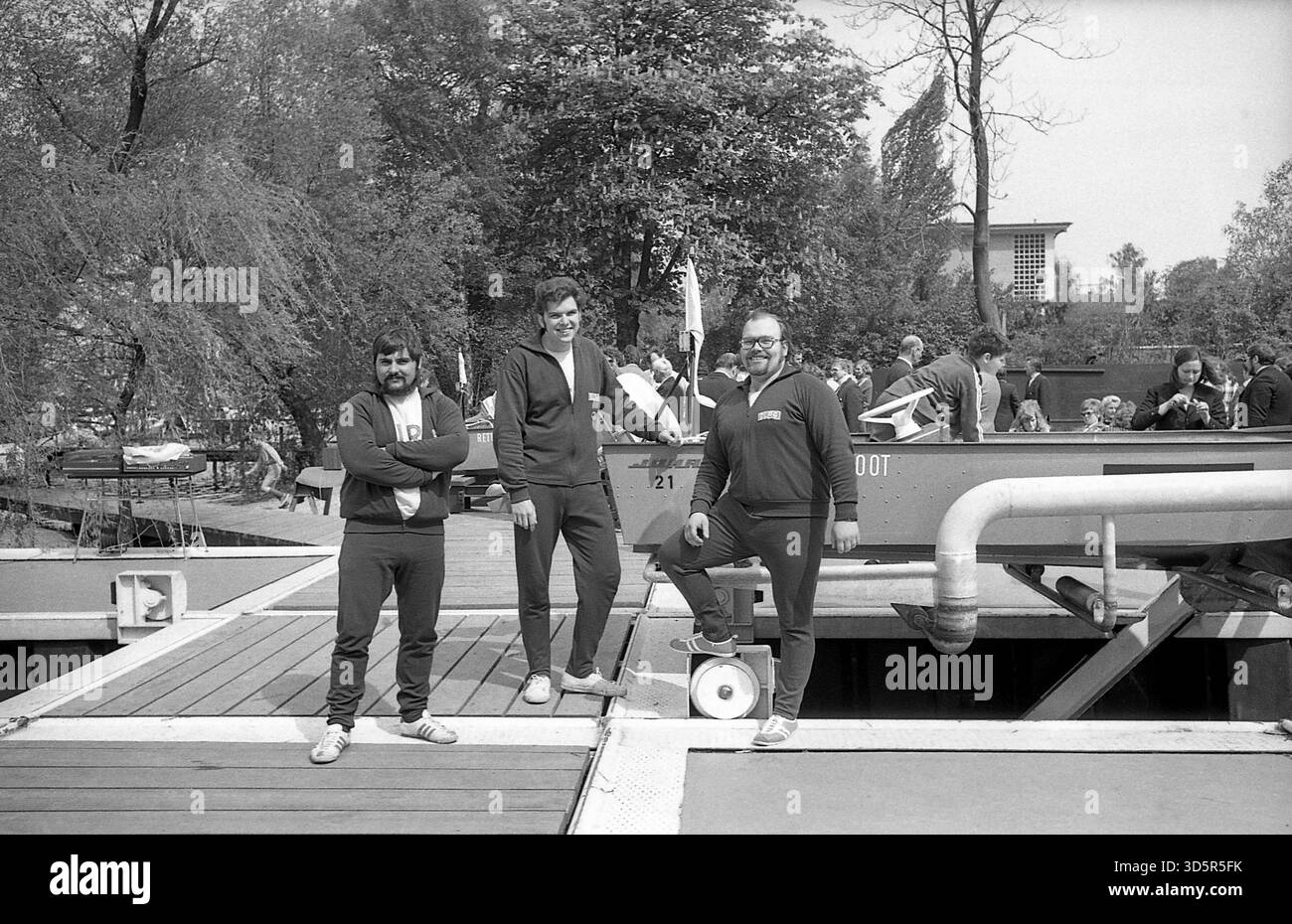 Boat in front historic Black and White Stock Photos & Images - Alamy