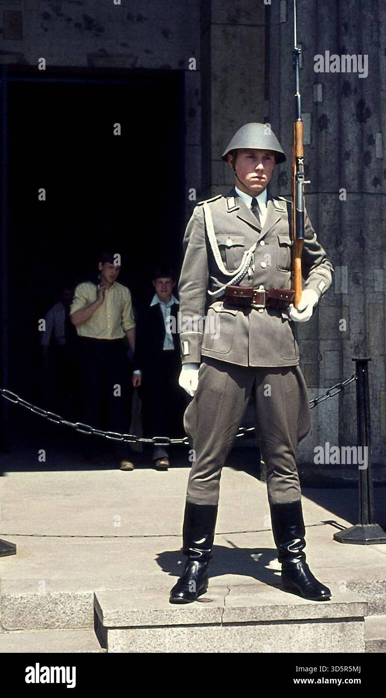 Soldier of the NVA (National People's Army) in front of the Neue Wache ...