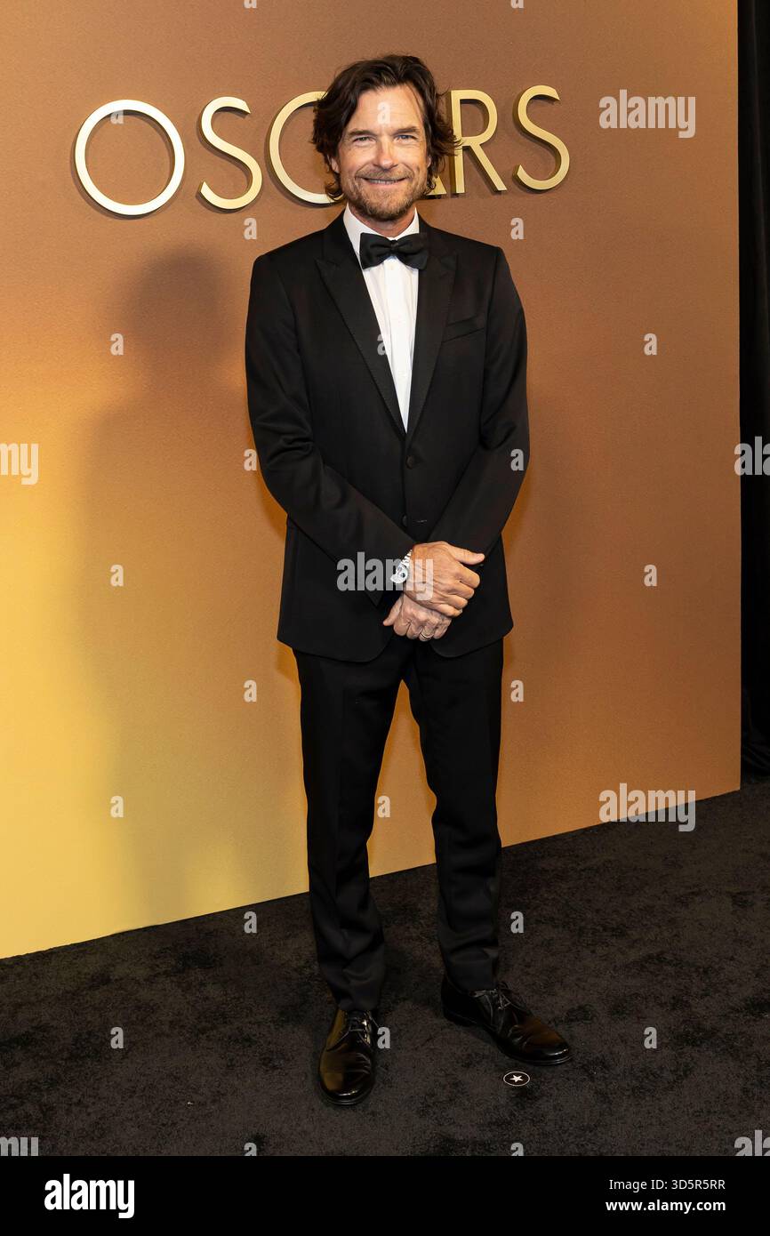 Jason Bateman attends the arrivals of the 16th Governors Awards at The ...