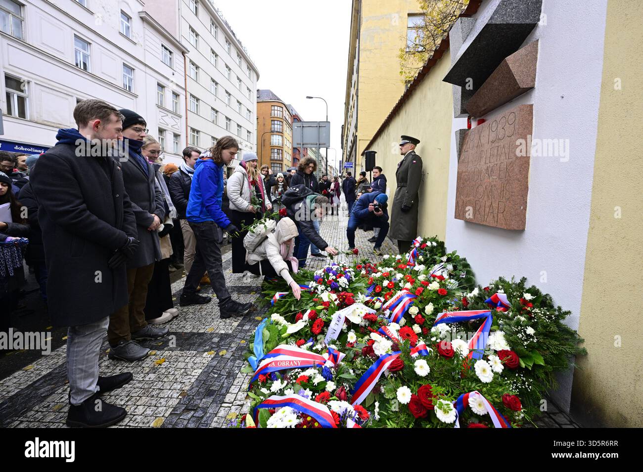 Public commemorates Day of Struggle for Freedom and Democracy and ...