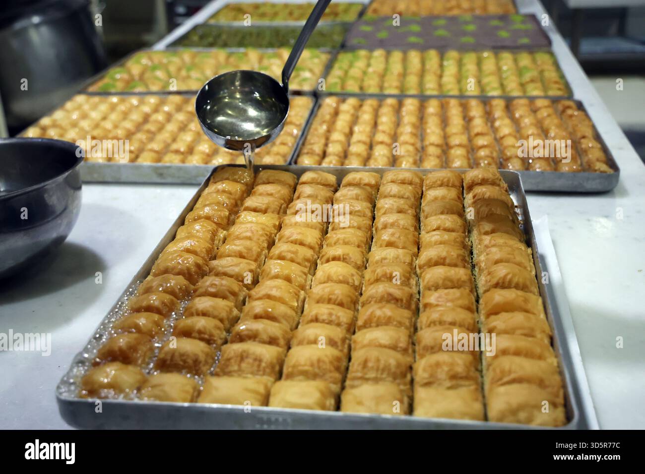 (251117) -- ANKARA, Nov. 17, 2025 (Xinhua) -- A baker makes baklavas, a ...