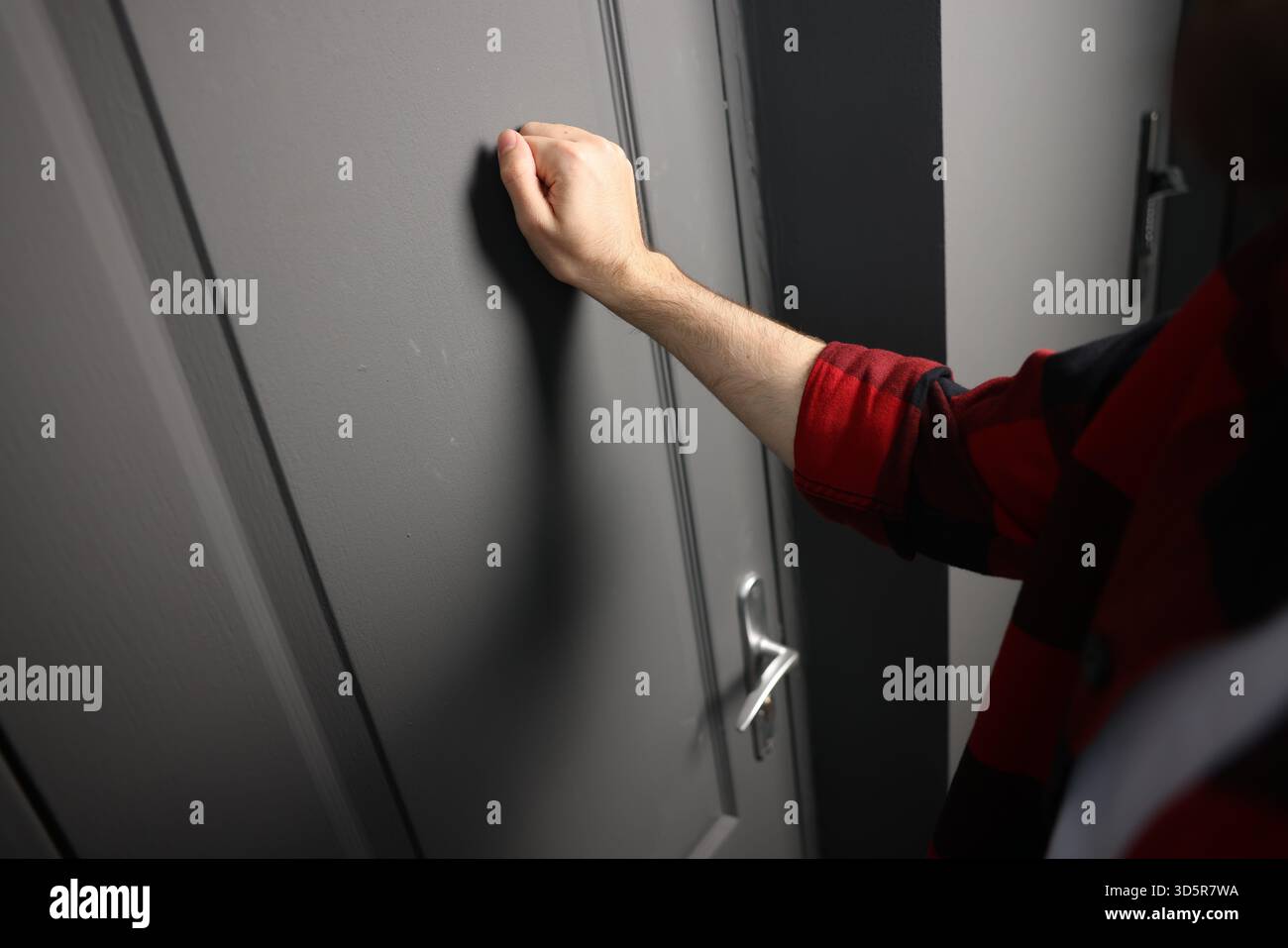 Man knocking on apartment door, closeup view Stock Photo - Alamy