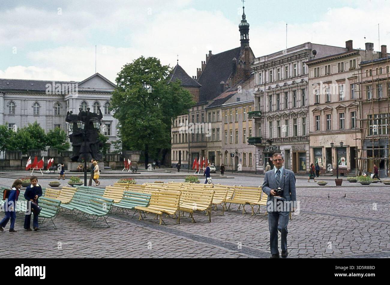 Old market with monument and parish church. Bydgoszcz 1977 [automated ...