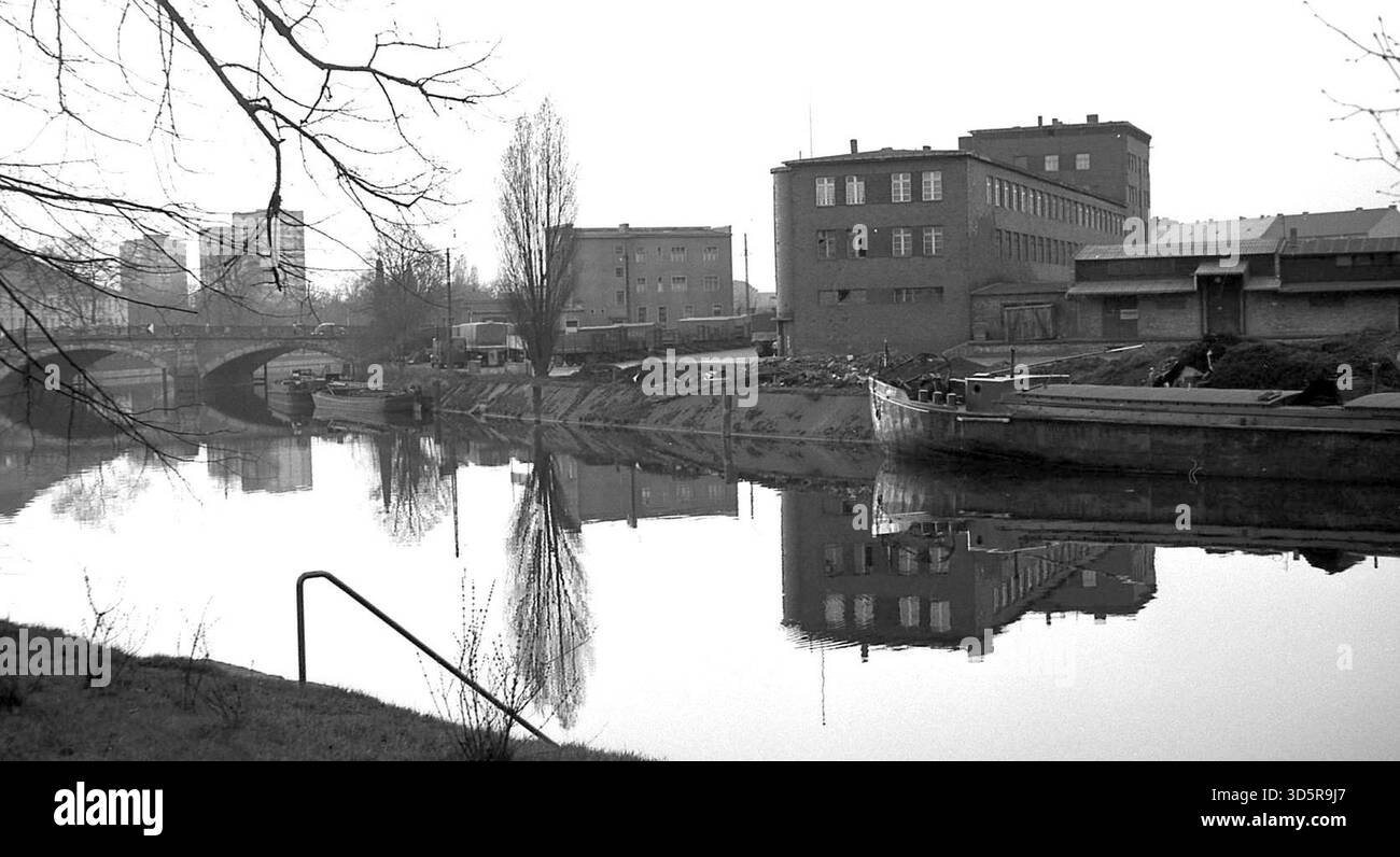 On the Spree. Berlin 1958 [automated translation] Stock Photo - Alamy