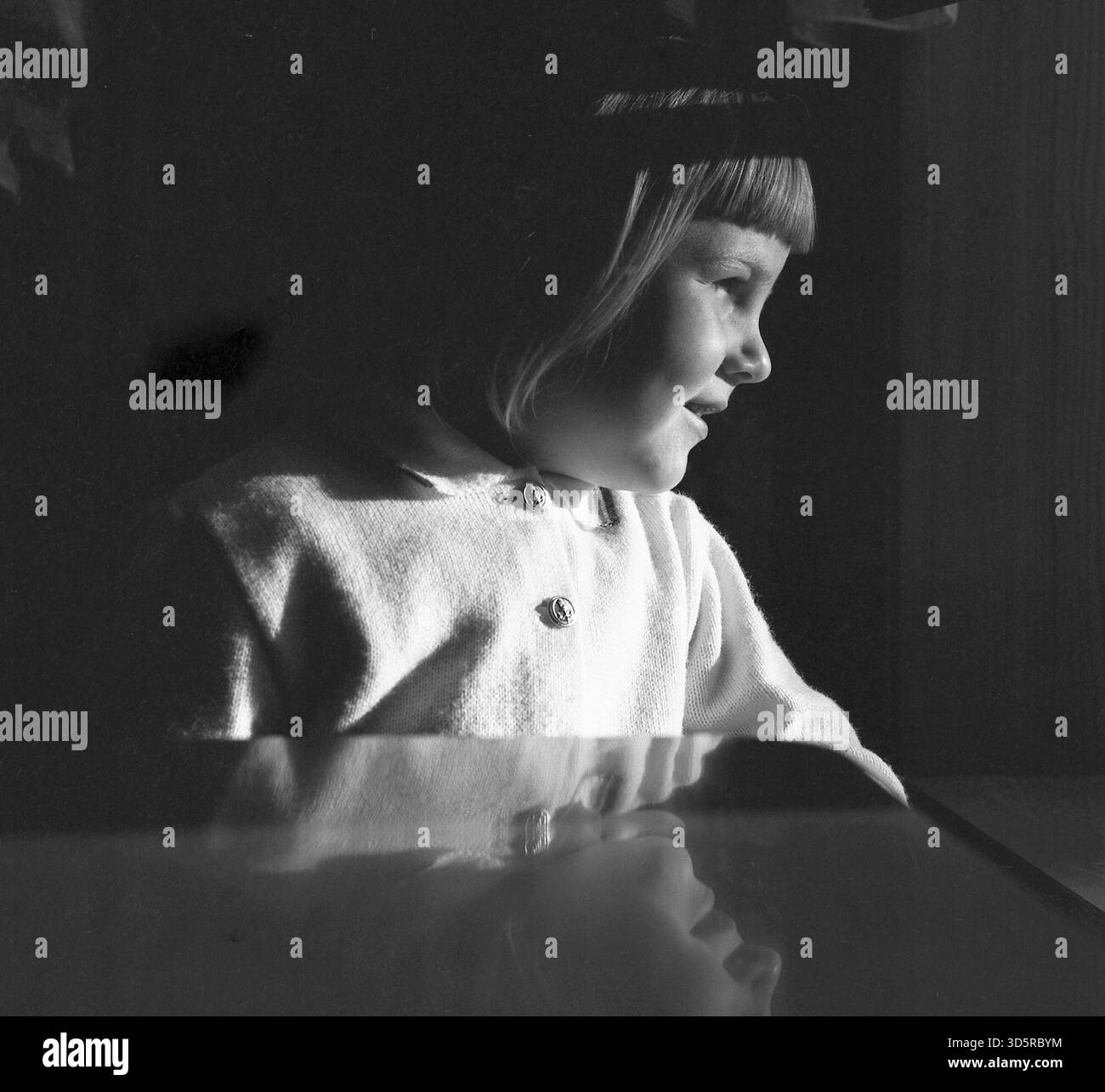 Reflection mirror girl Black and White Stock Photos & Images - Alamy