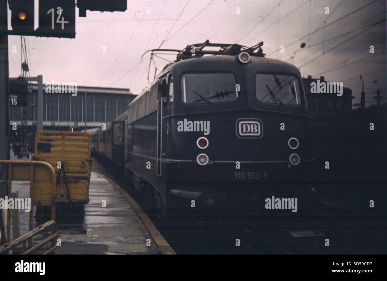 Deutsche bahn train stands hi-res stock photography and images - Alamy