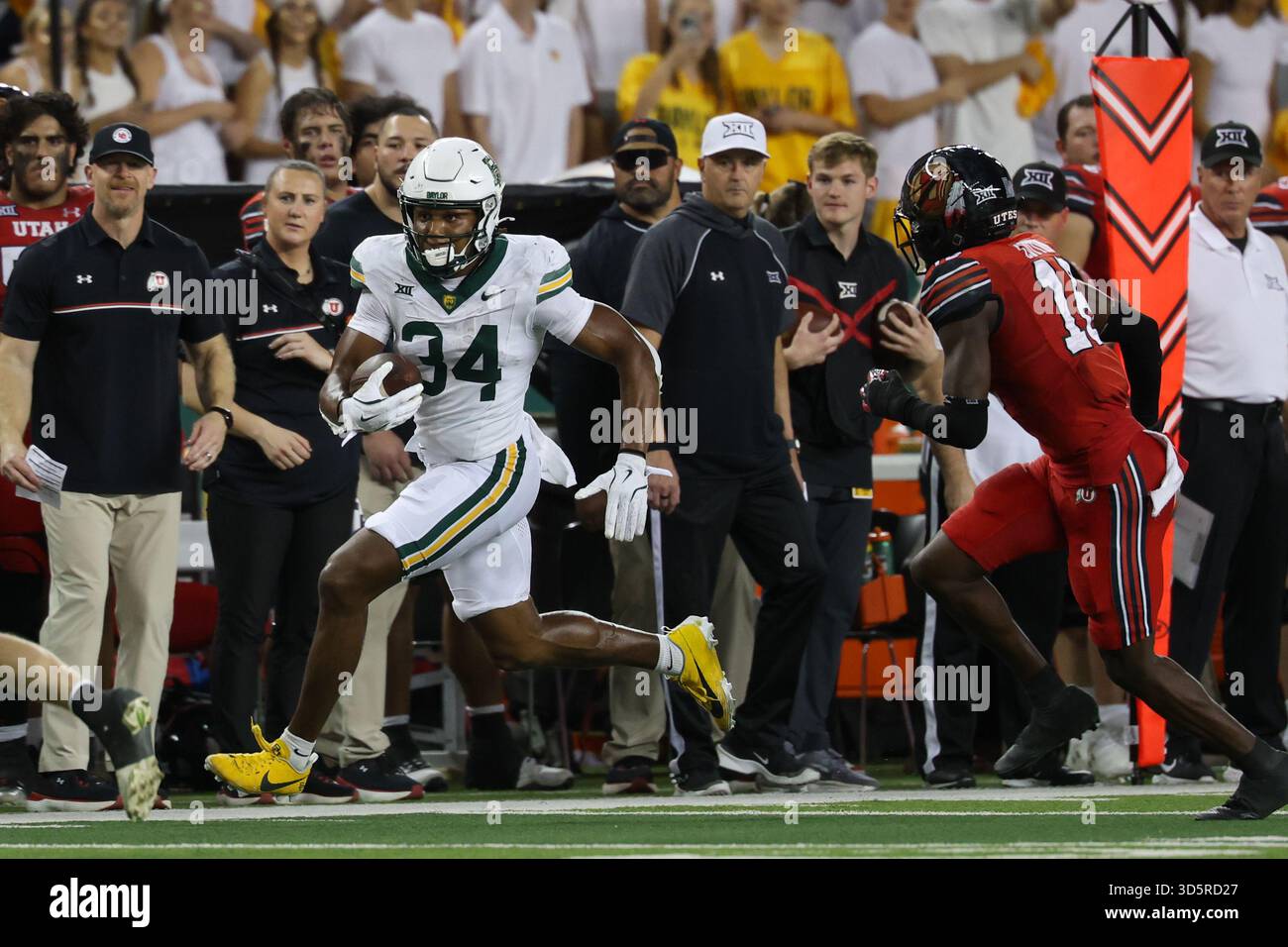 WACO, TX - NOVEMBER 15: Wide receiver Josh Cameron #34 of the Baylor ...