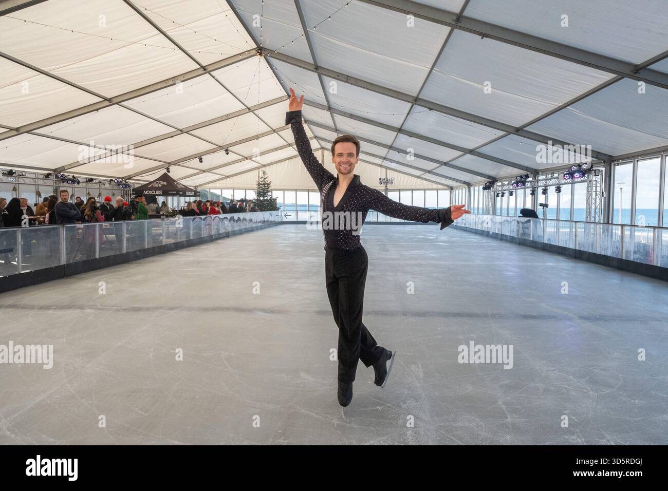 Watergate Bay, Cornwall, UK. 17th November 2025. Skating by the sea ...