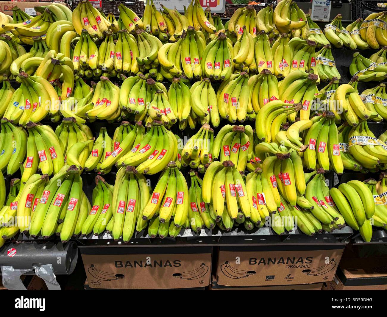 abb/ Bananen diverse gelbe in der Auslage Tisch Regale zum verkauf ...