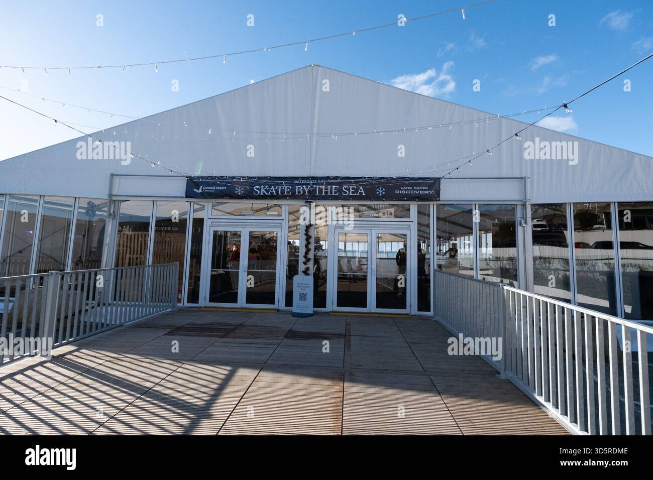 Watergate Bay, Cornwall, UK. 17th November 2025. Skating by the sea ...