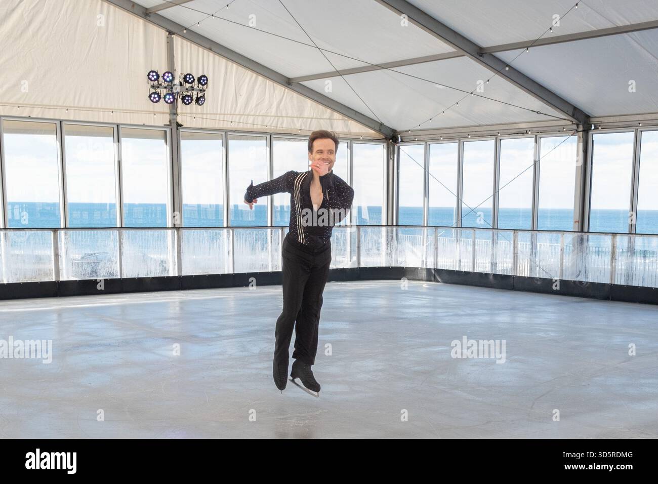 Watergate Bay, Cornwall, UK. 17th November 2025. Skating by the sea ...