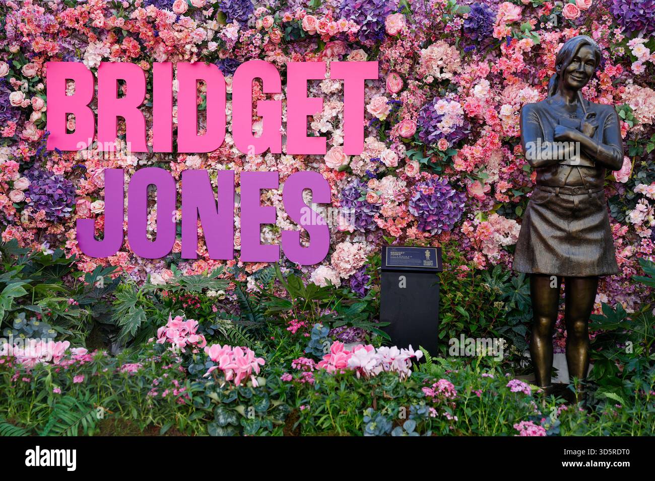 The unveiling of the Bridget Jones statue in Leicester Square, London ...