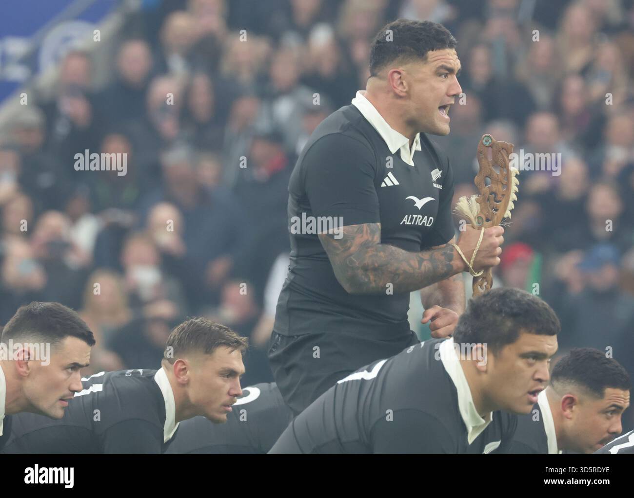 New Zealand's Codie Taylor(Crusaders / Canterbury) doing the Haka ...