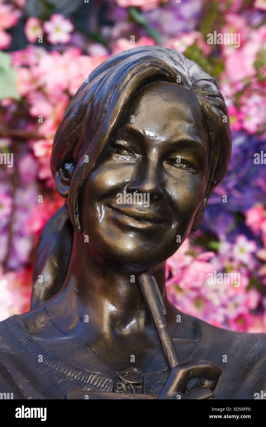 The unveiling of the Bridget Jones statue in Leicester Square, London ...