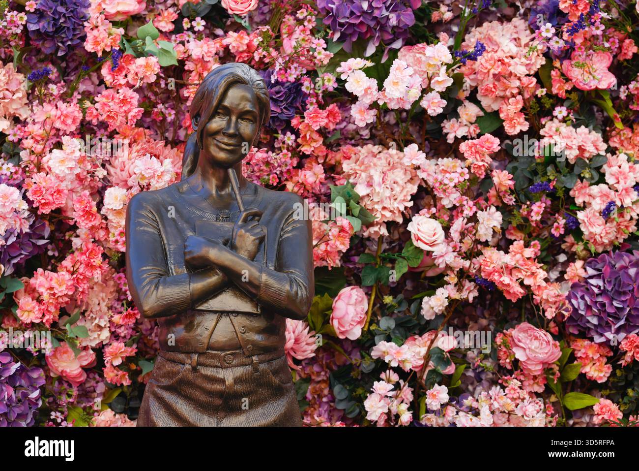 The unveiling of the Bridget Jones statue in Leicester Square, London ...
