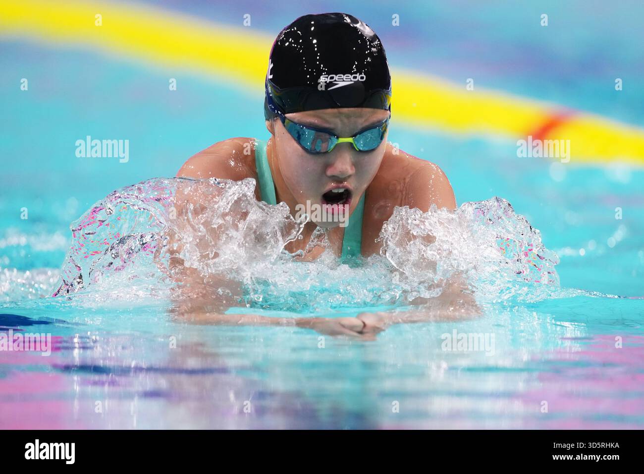 (251117) -- SHENZHEN, Nov. 17, 2025 (Xinhua) -- Yu Zidi of Hebei ...