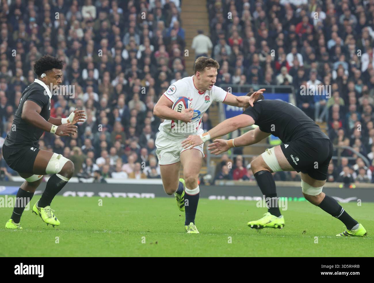 New Zealand's Peter Lakai(Hurricanes / Wellingto) and England's Fraser ...