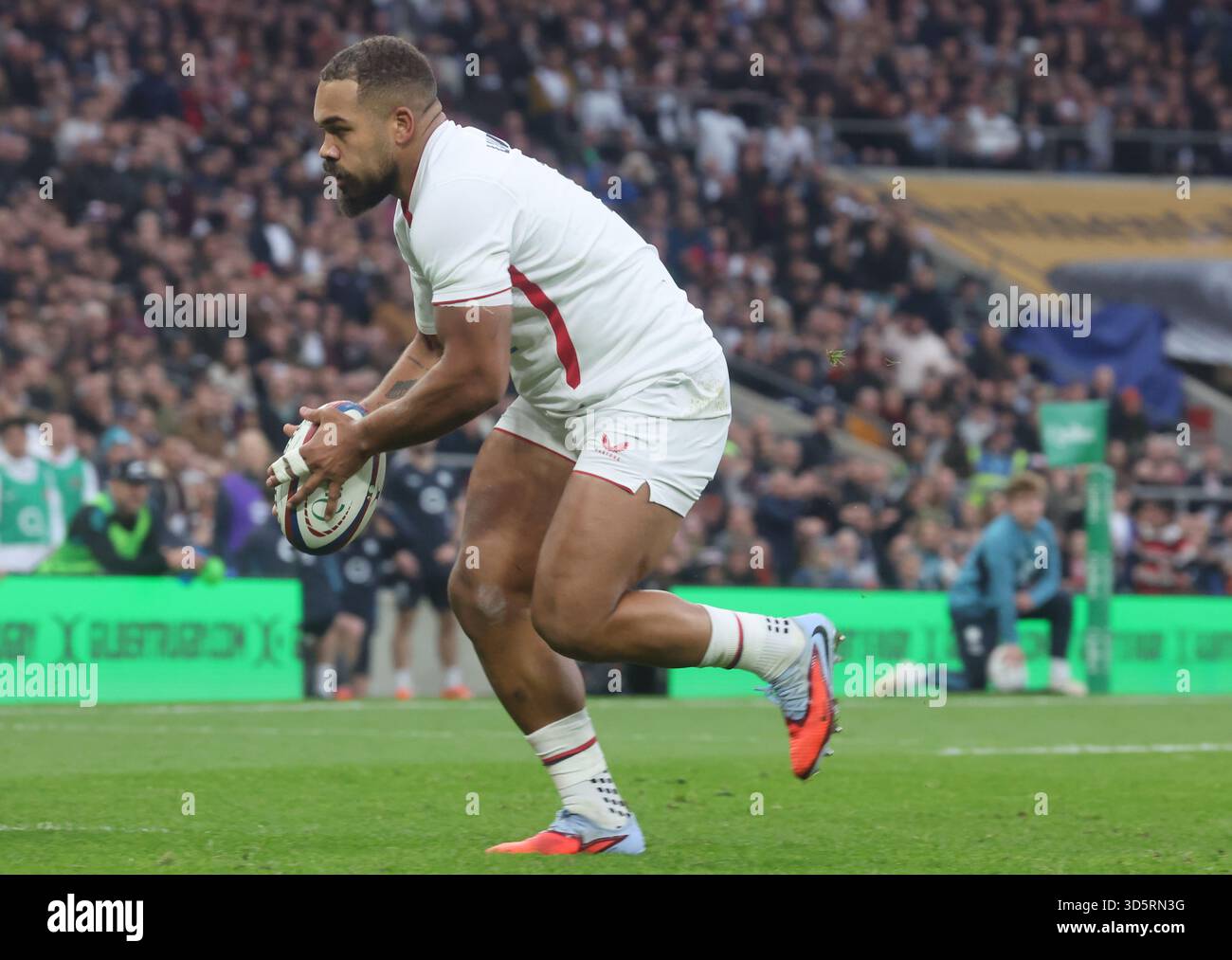 England's Ollie Lawrence(Bath Rugby) in action during Quilter Nations ...