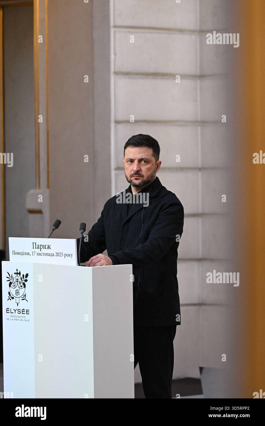 France's President Emmanuel Macron and Ukraine's President Volodymyr ...