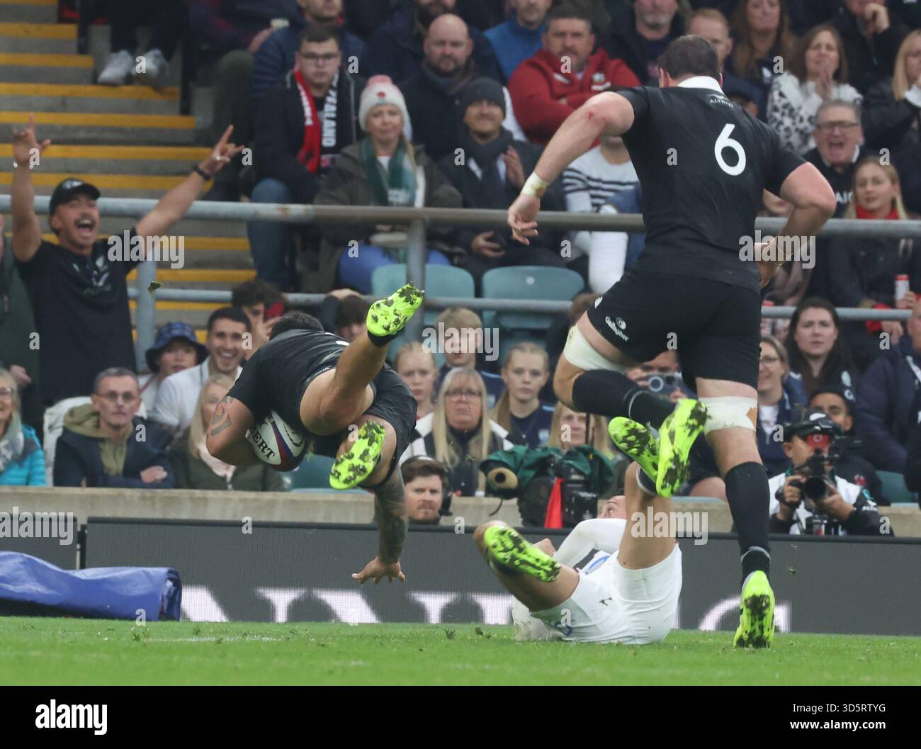 New Zealand's Codie Taylor(Crusaders / Canterbury) goes over for his ...