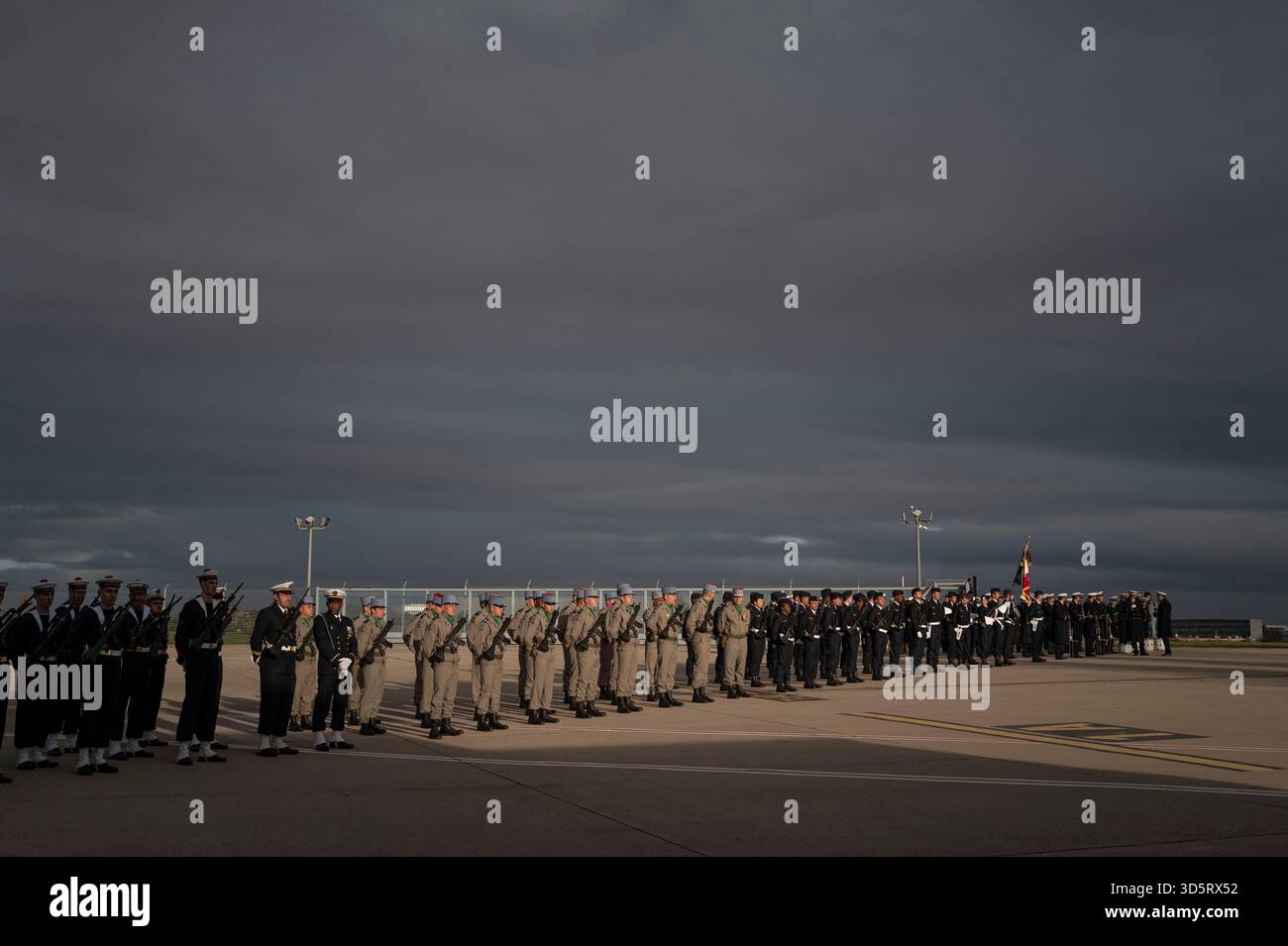 French soldiers line up as they wait for the arrival of Ukrainian ...