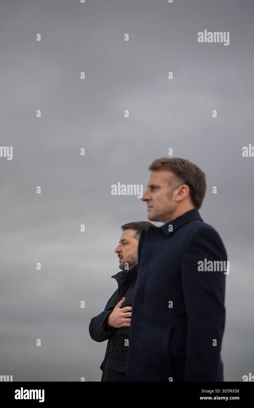 French President Emmanuel Macron and Ukrainian President Volodymyr ...