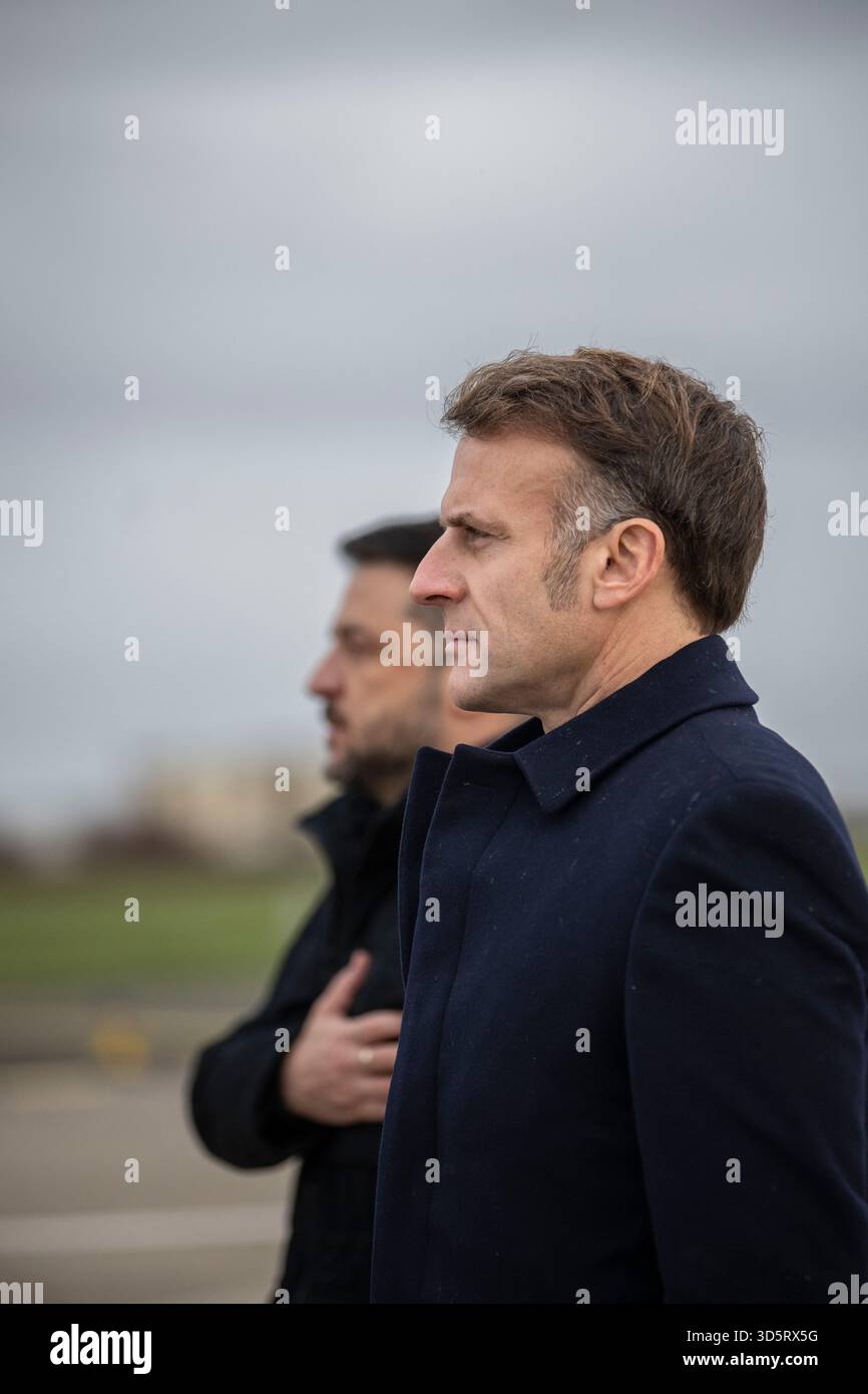 French President Emmanuel Macron and Ukrainian President Volodymyr ...