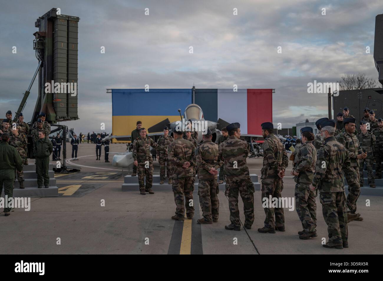 French soldiers line up as they wait for the arrival of Ukrainian ...