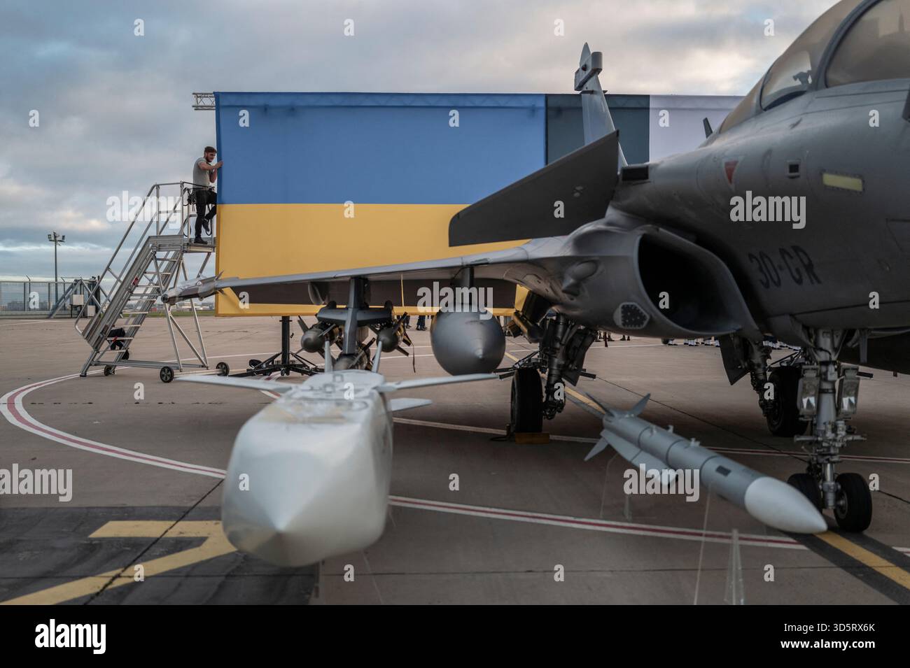 Workers prepare for the arrival of Ukrainian President Volodymyr ...