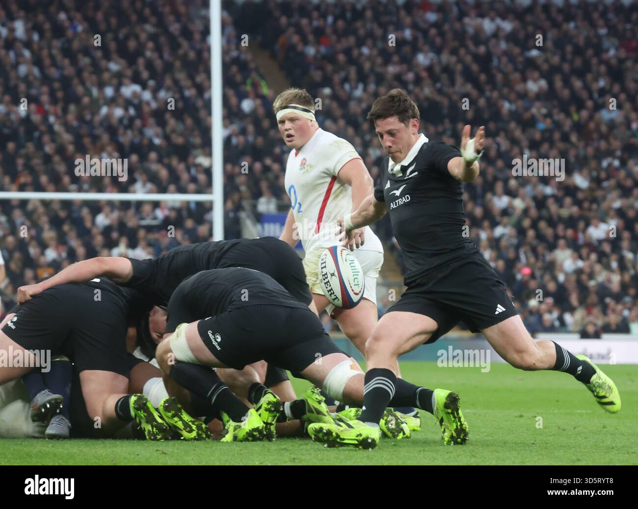 New Zealand's Cam Roigard(Hurricanes / Counties Manukau)and England's ...