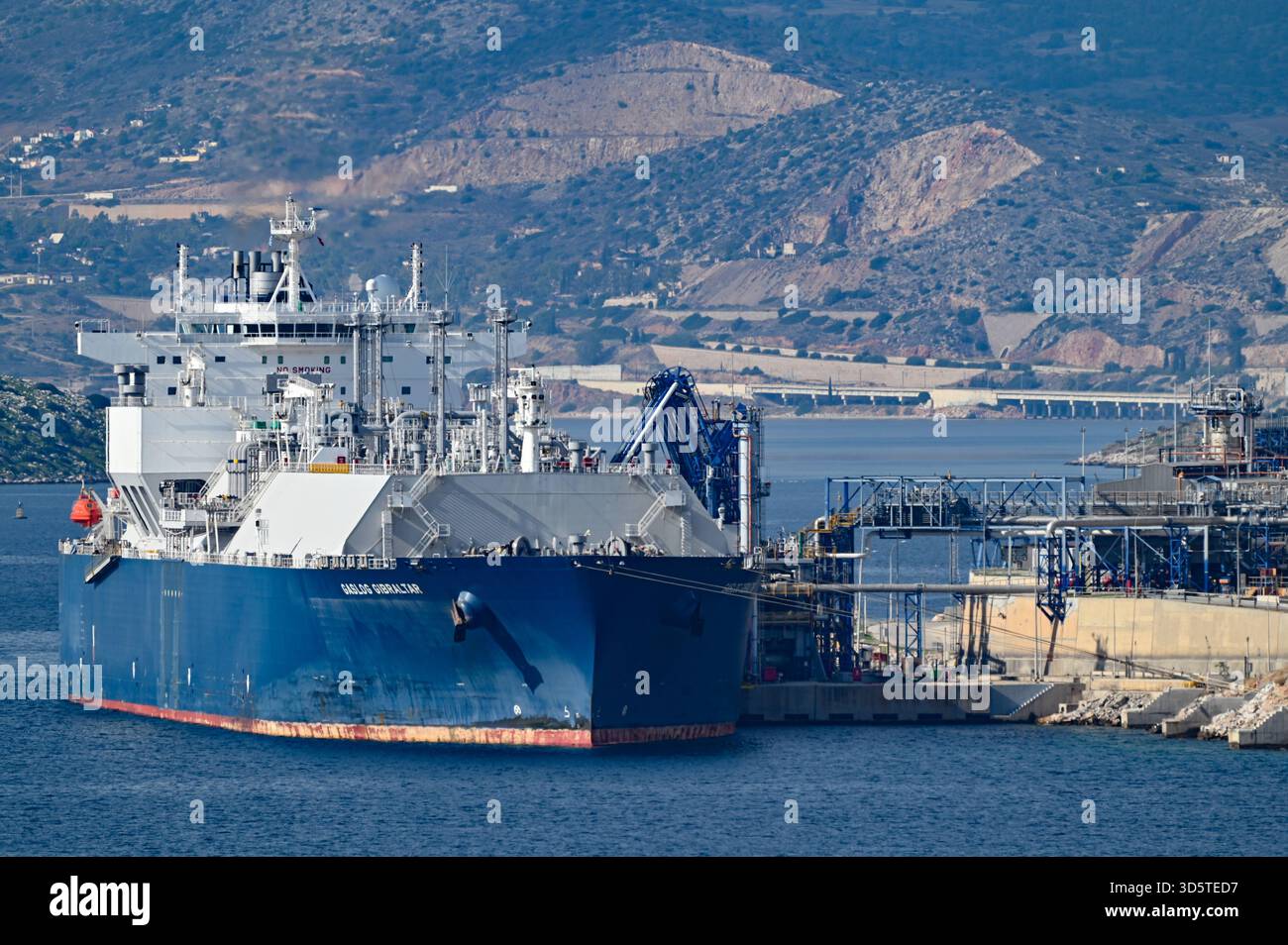 Egyptian liquefied natural gas arrives at Revithoussa terminal near ...
