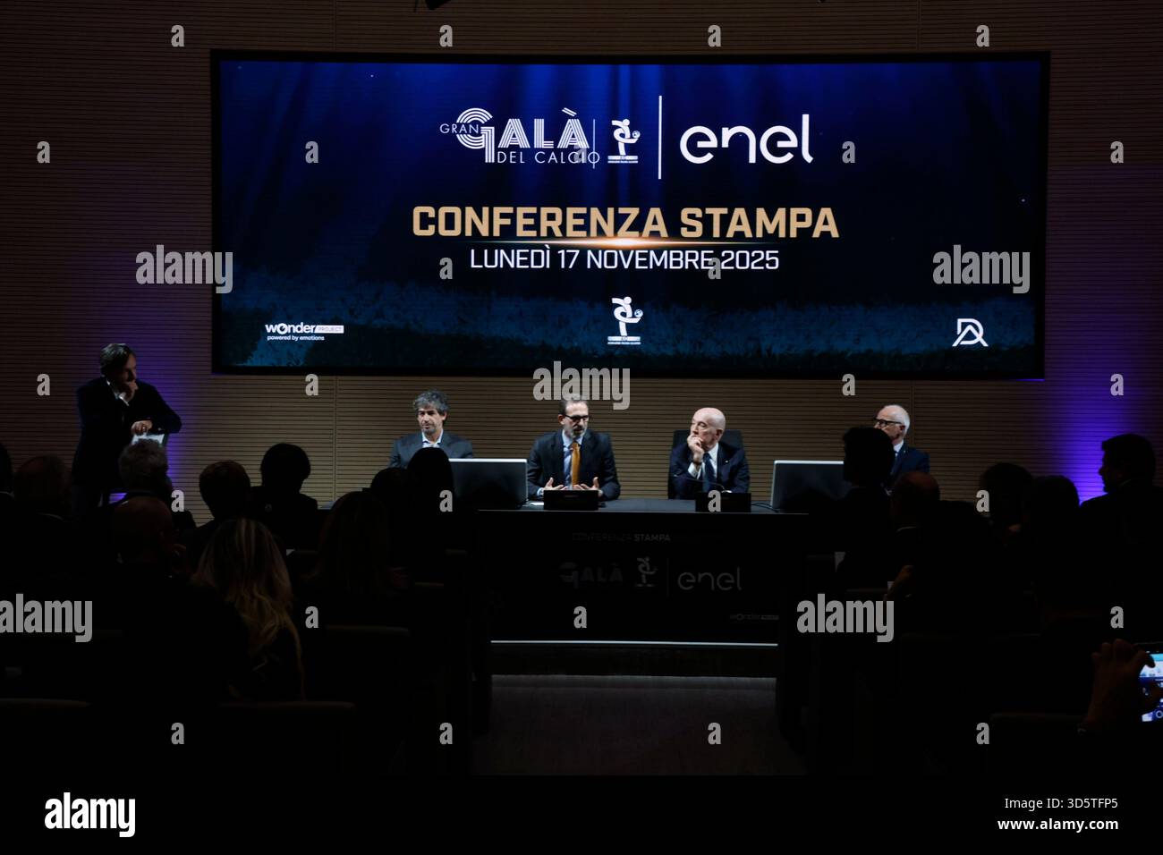 Nella foto da sinistra verso destra Demetrio Albertini, Umberto ...