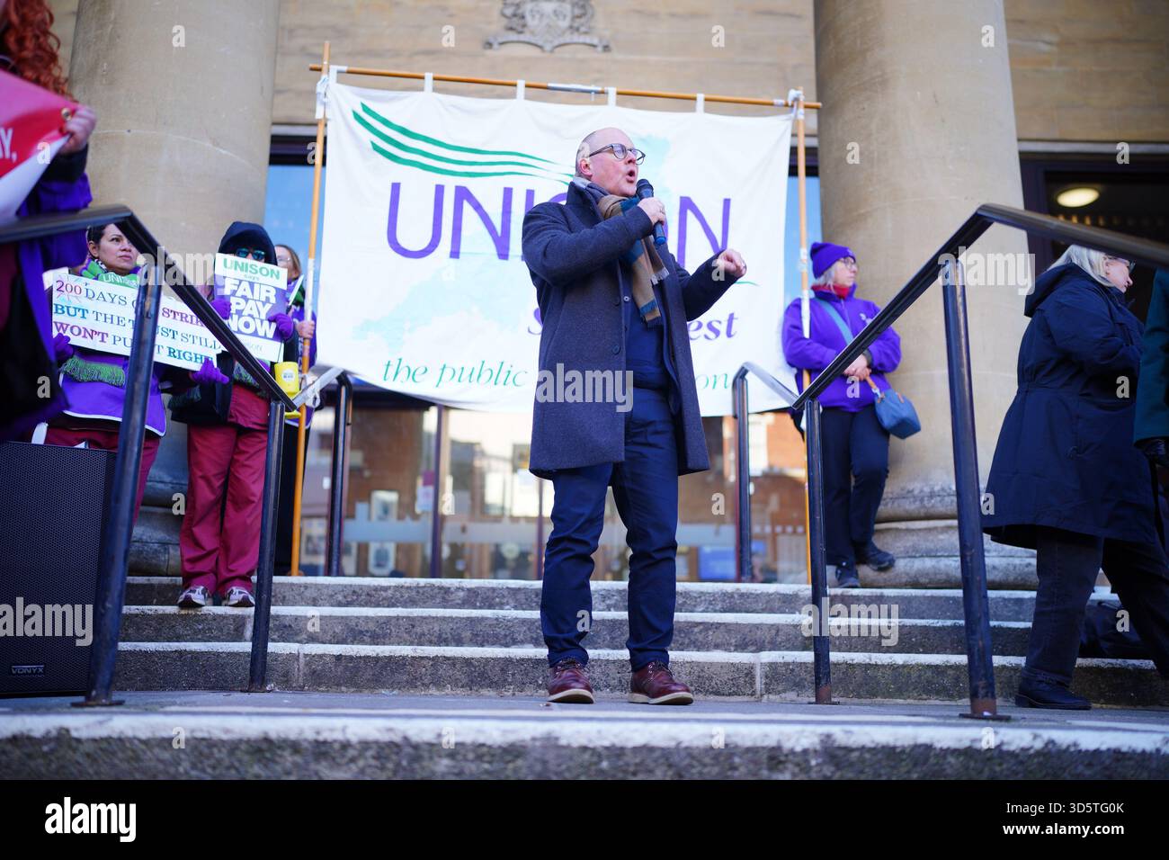 TUC General Secretary Paul Nowak joins Phlebotomists in Gloucestershire ...