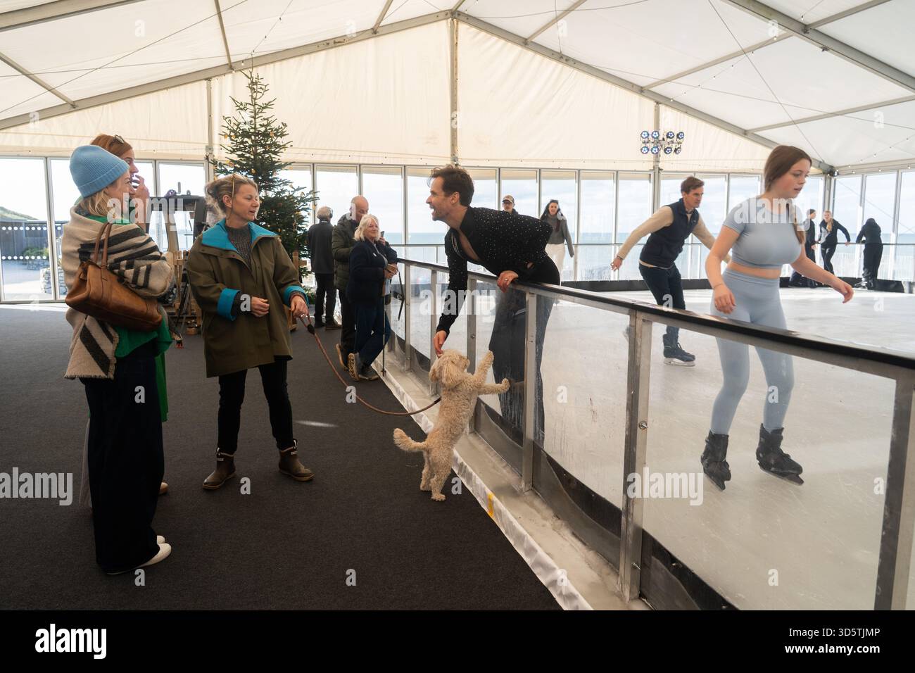 Watergate Bay, Cornwall, UK. 17th November 2025. Skating by the sea ...