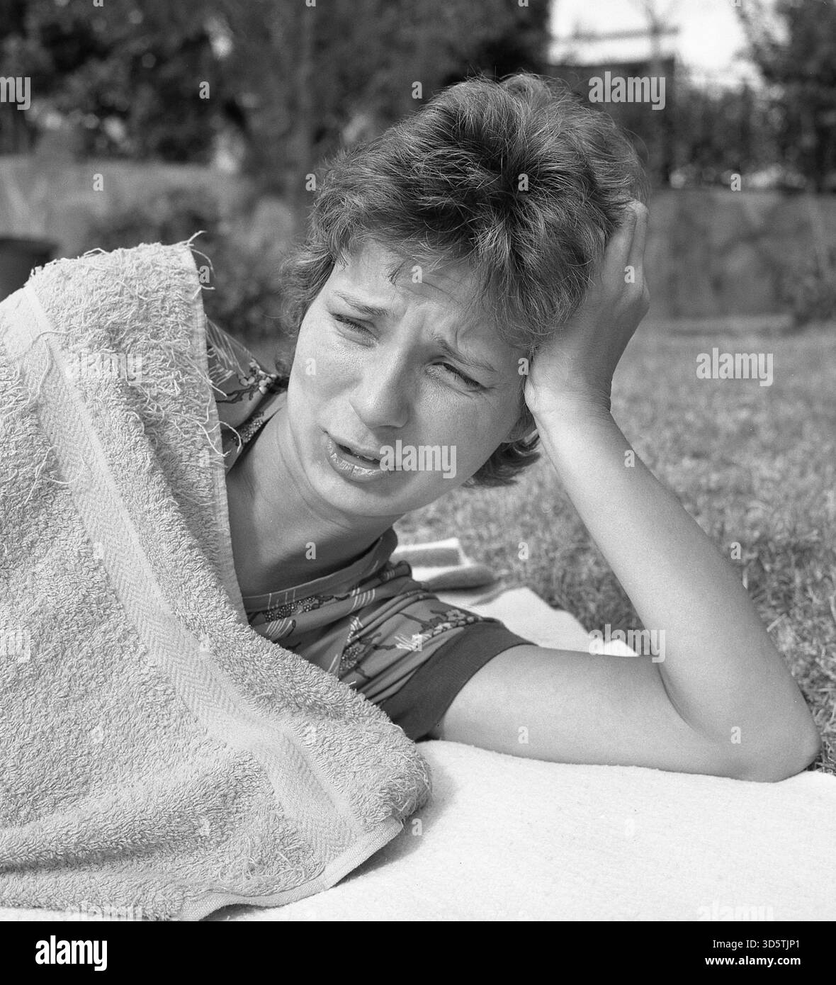 Cold people wind Black and White Stock Photos & Images - Alamy