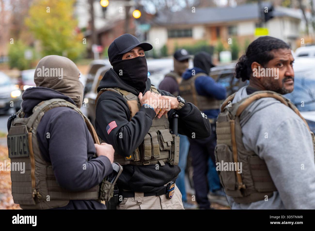 Federal law enforcement officers with Immigration and Customs ...
