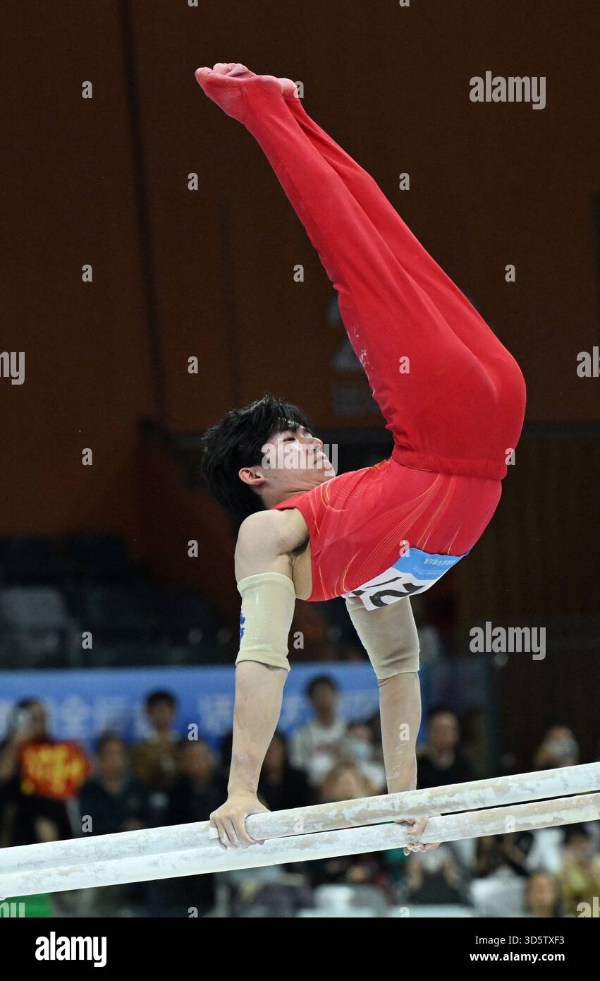 (251117) -- ZHAOQING, Nov. 17, 2025 (Xinhua) -- Zhang Boheng of Hunan ...