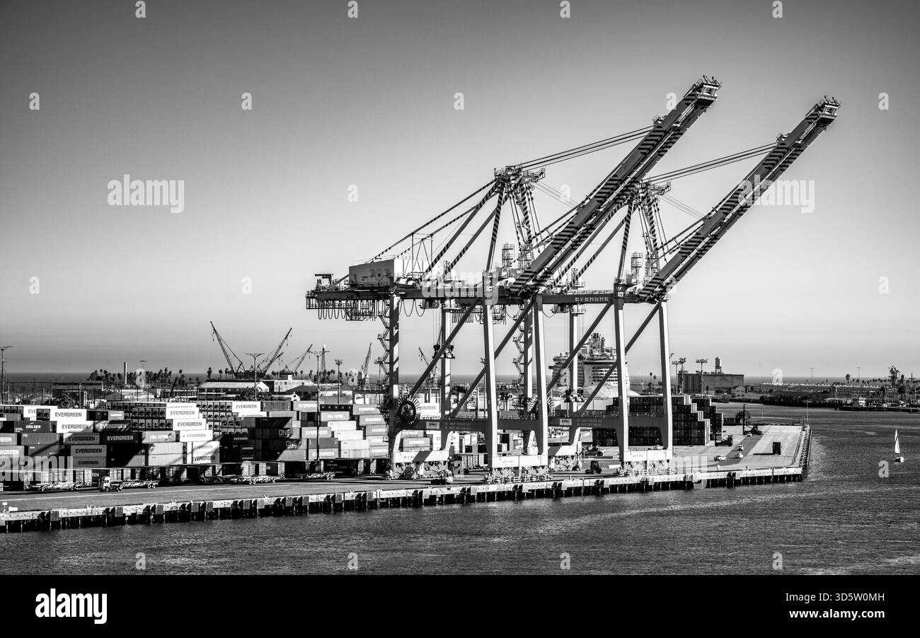 Cargo cranes freight containers Black and White Stock Photos & Images ...