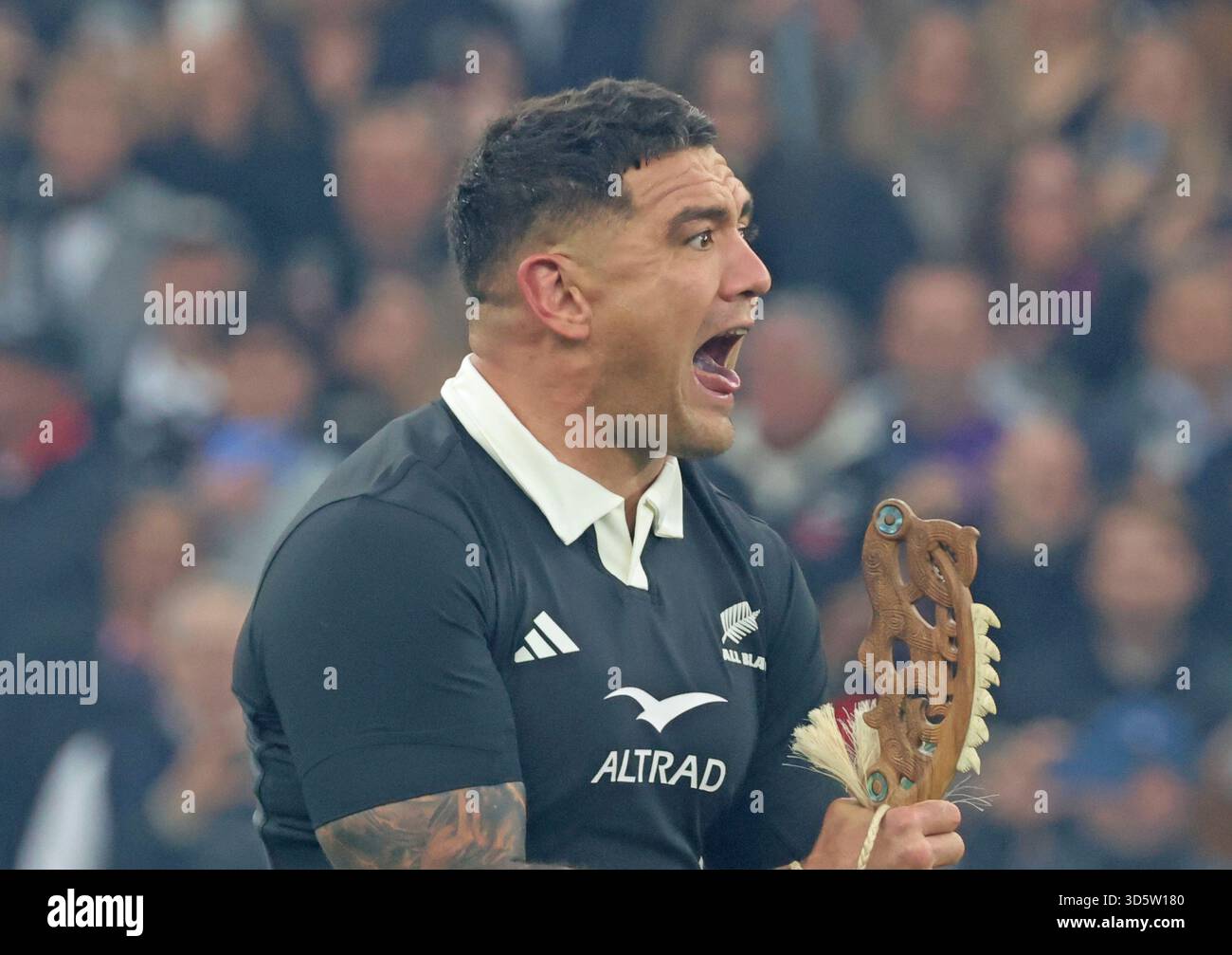 New Zealand's Codie Taylor(Crusaders / Canterbury) doing the Haka ...