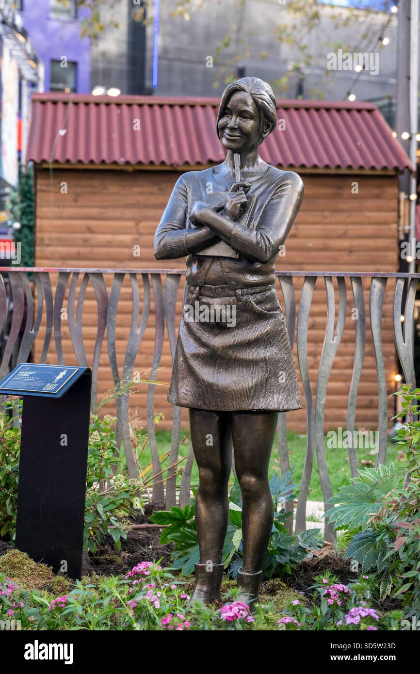Bridget jones statue unveiled in hi-res stock photography and images ...